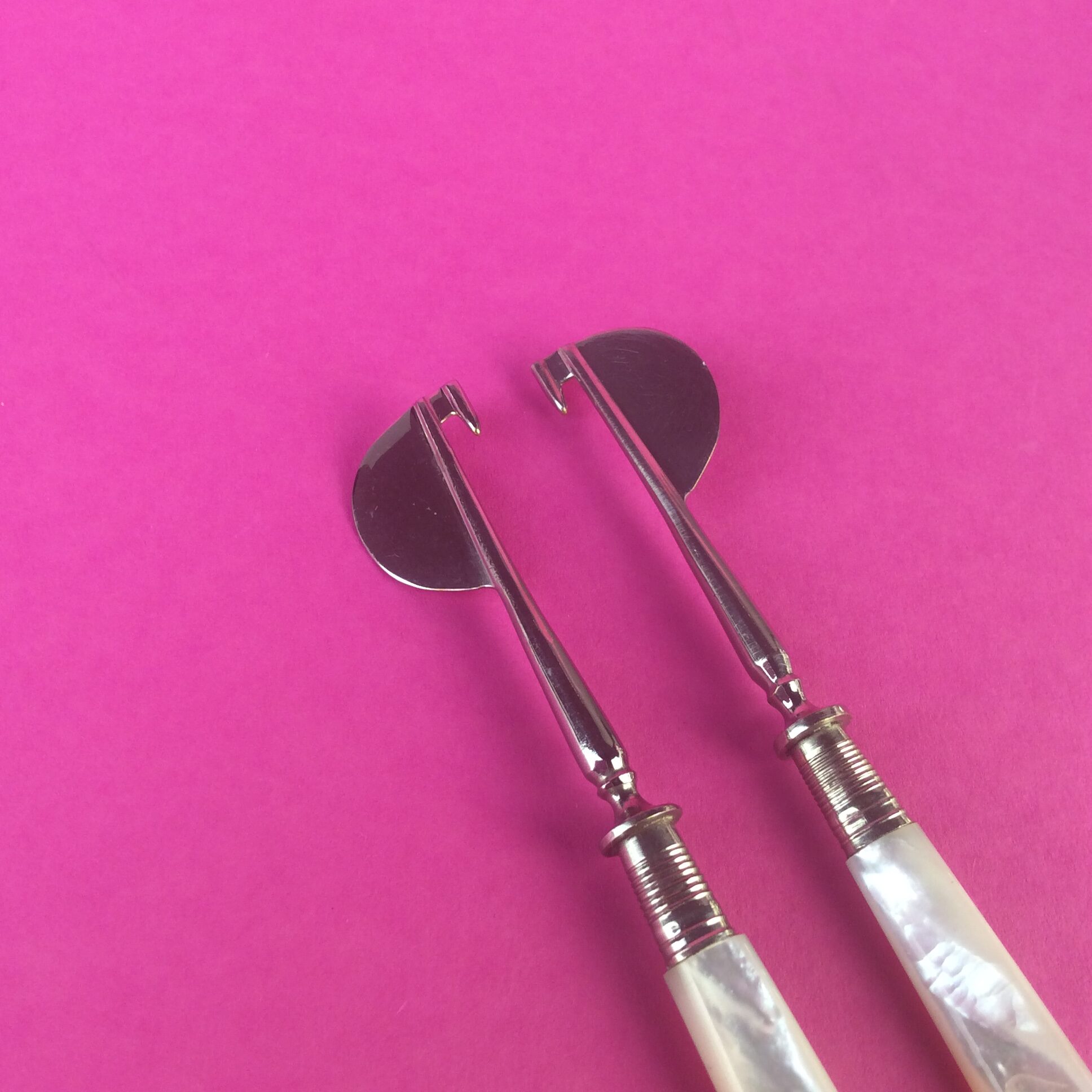 Paar seltene Zitrusmesser mit Perlmuttgriff, Deutschland, um 1930