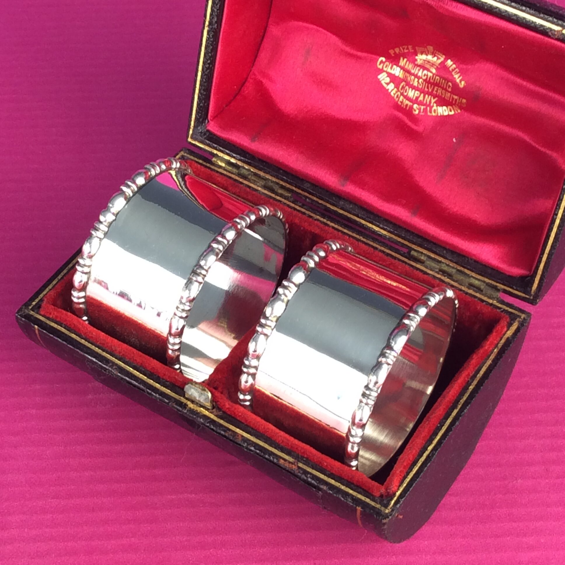 Paar silberne Serviettenringe, Fa. Walker & Hall, Sheffield, 1903