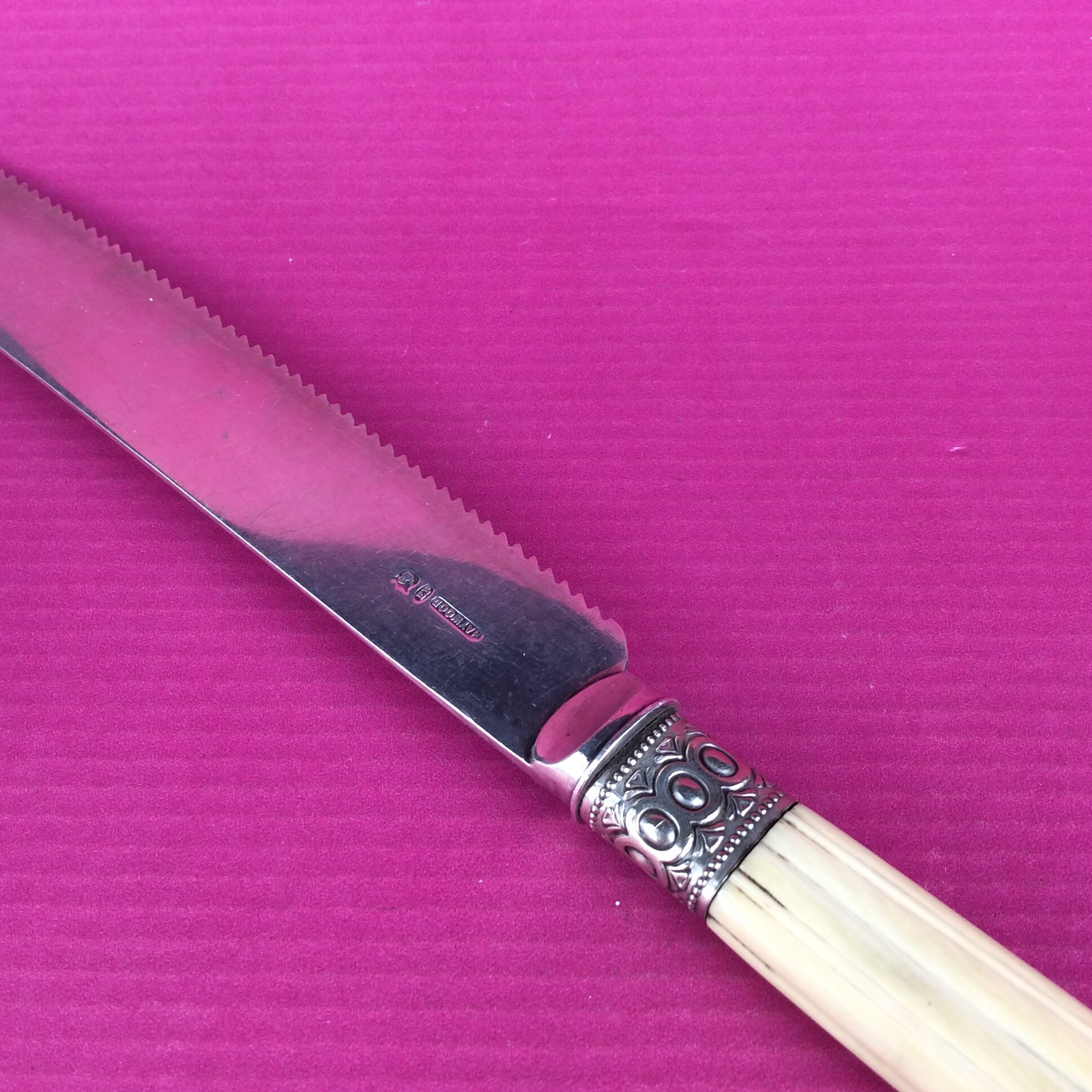 Jugendstil Kuchenmesser mit Seerosen, England, um 1900